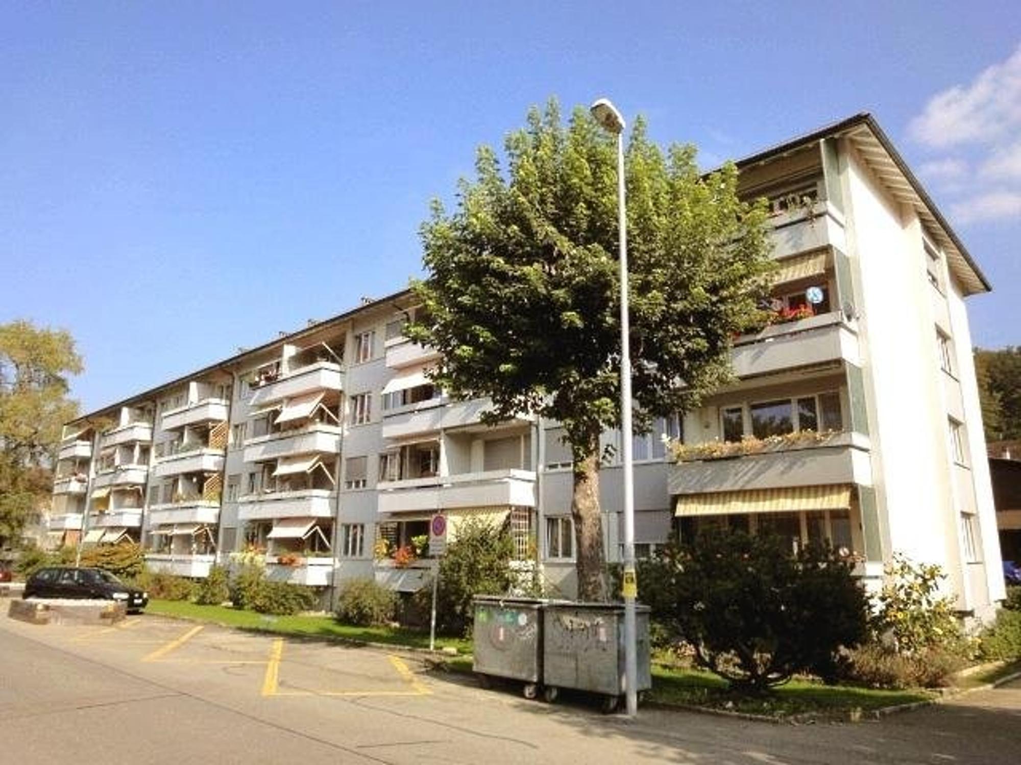 Mehrere Aussenparkplätze verfügbar