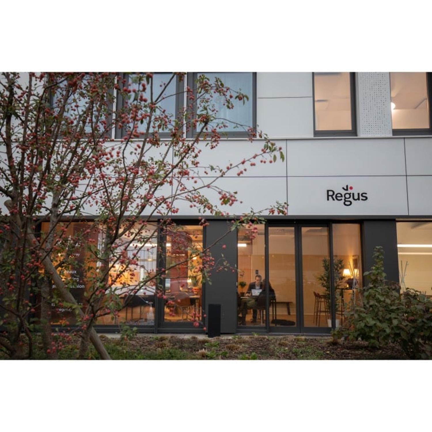 Espace de bureau ouvert tout compris pour vous-même et votre équipe à ...