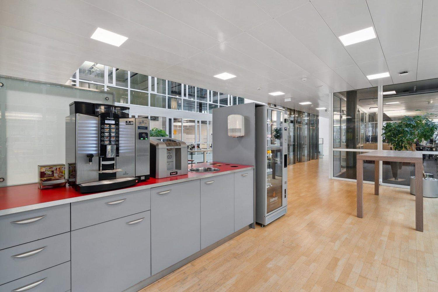 Plug & Work - Modern refurbished and immediately available office space ...
