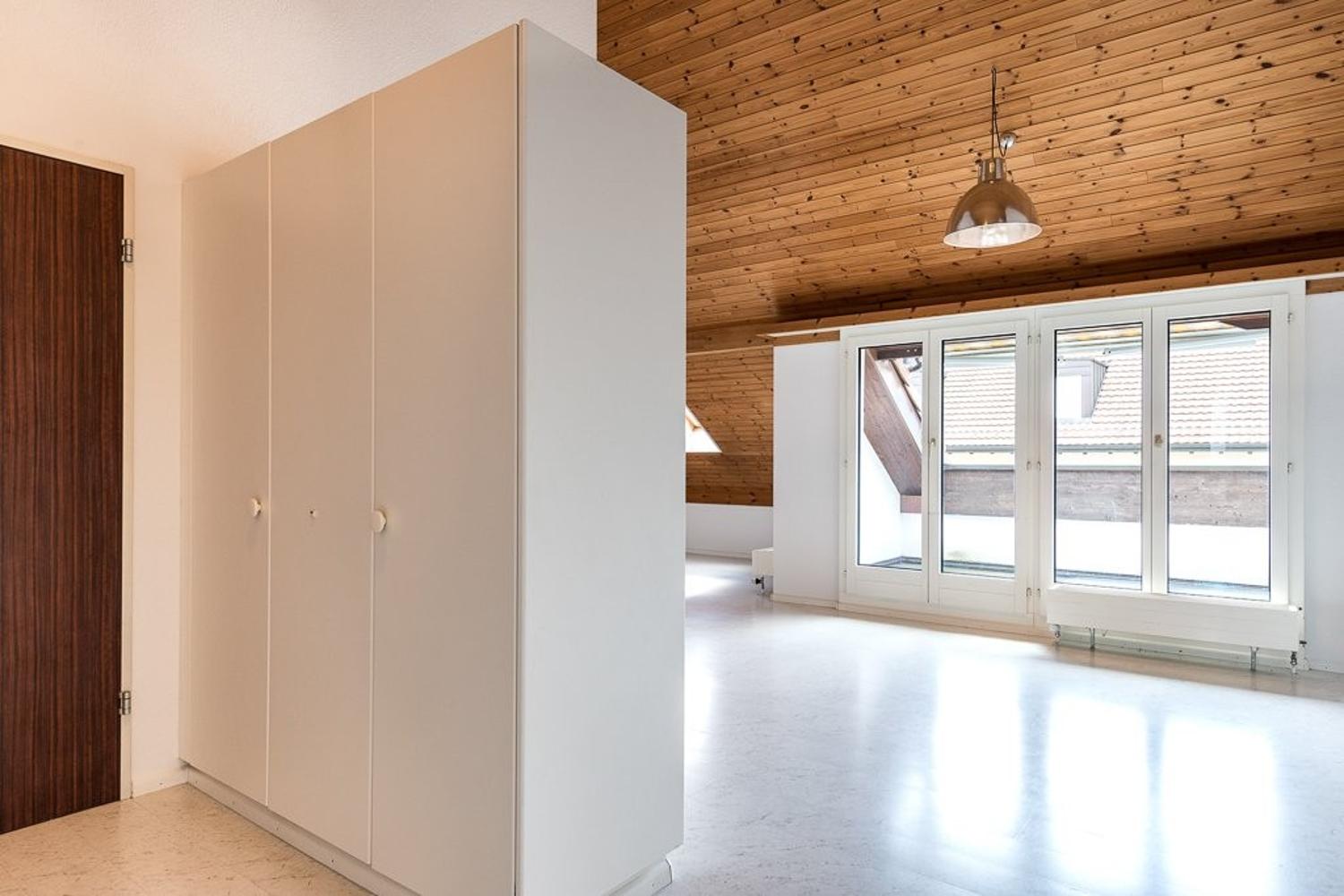 Dachwohnung sucht neue Bewohner, Weststr. 2b, CHF 2065