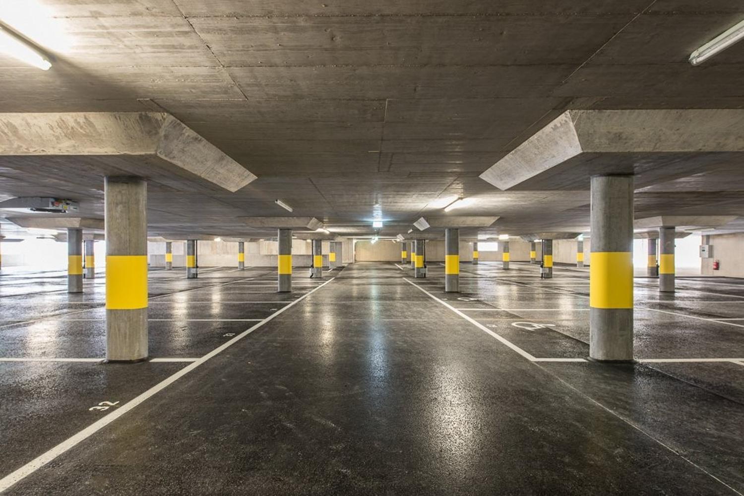 Bei uns steht Ihr Fahrzeug im Trockenen!