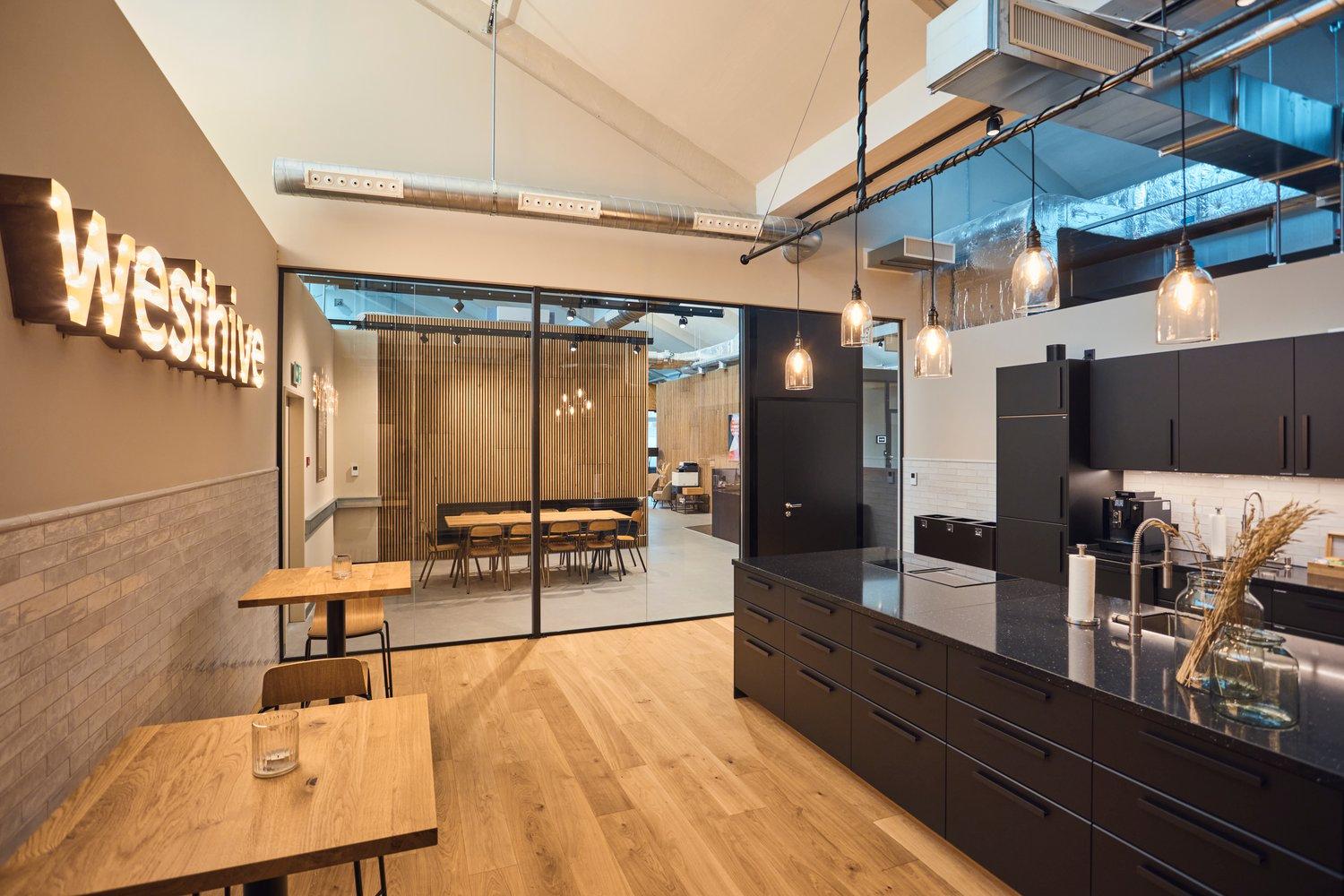 Exklusives Büro im modernen Zug Tech Cluster mit umfassendem Service ...