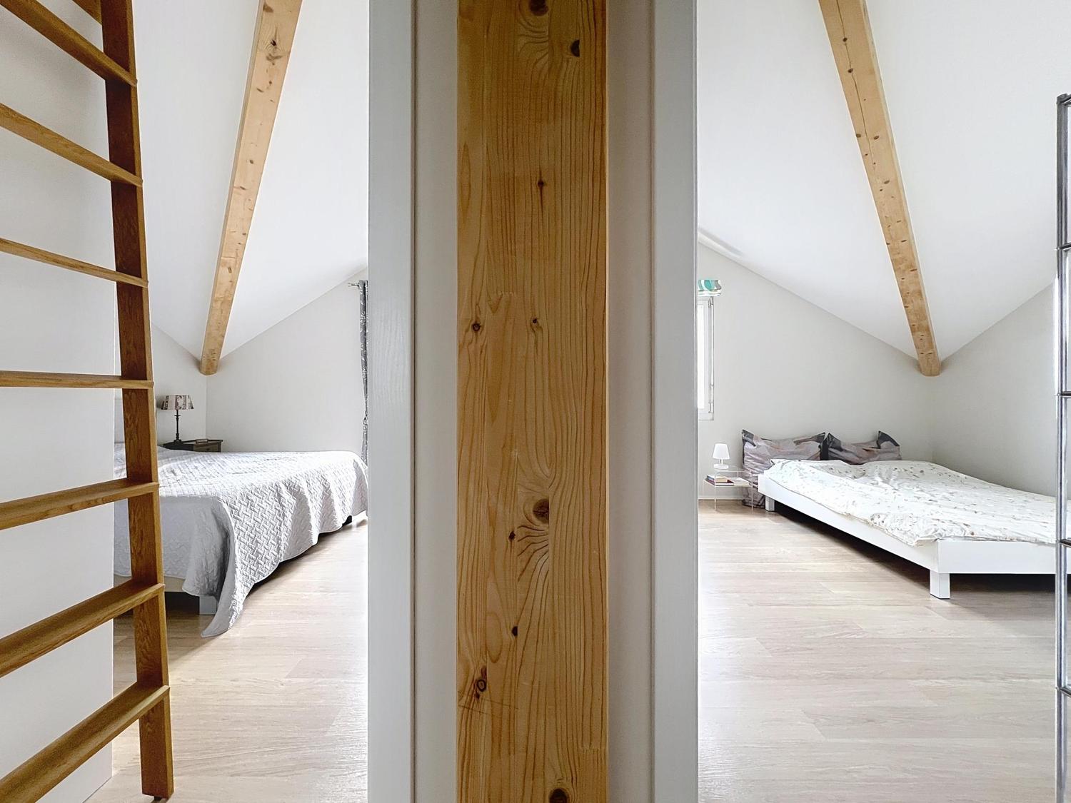 Magnifique attique avec parc arborisé commun