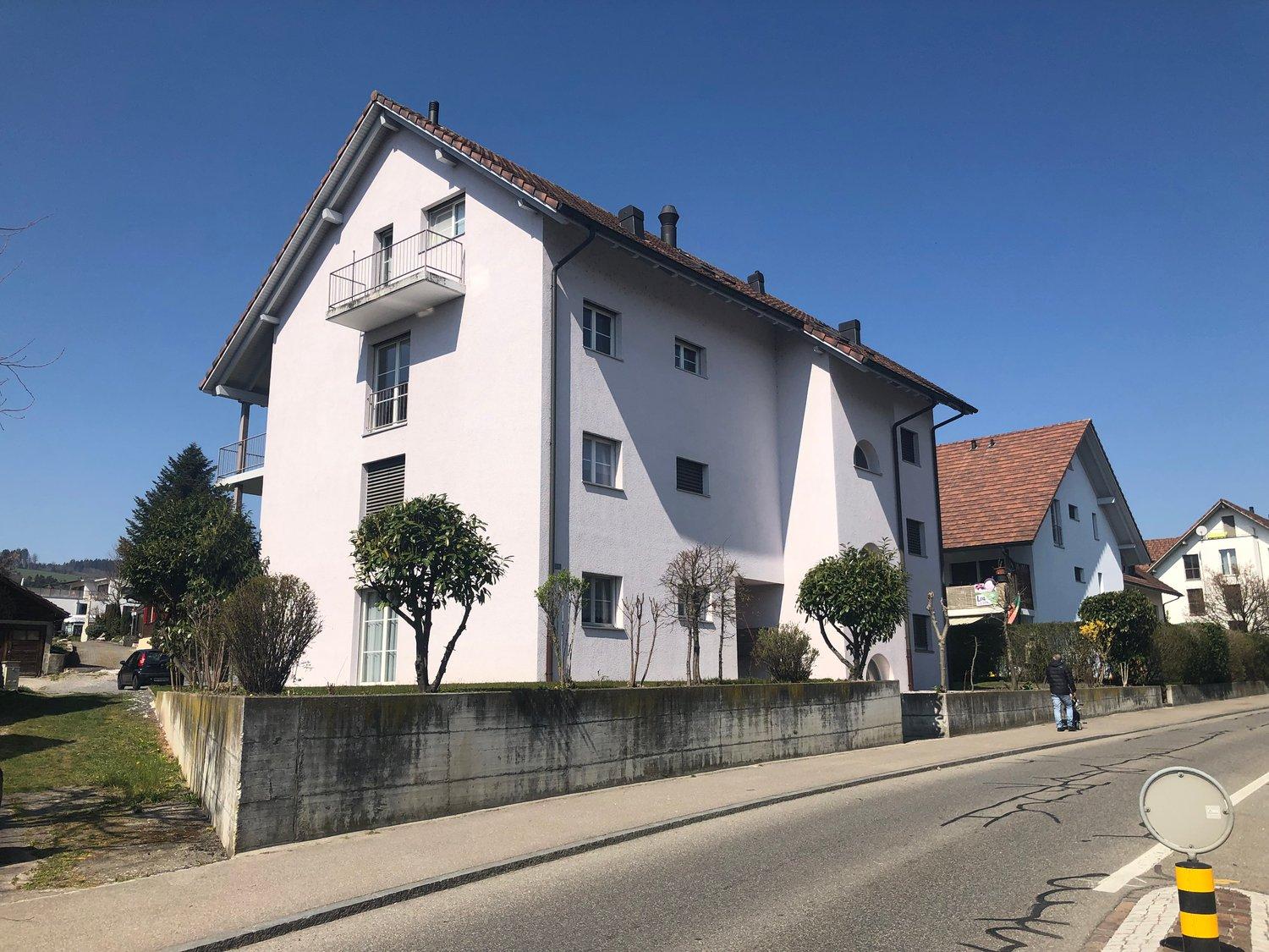 Geräumige 4-Zimmer-Wohnung mit eigenem ..., Hinterdorfstrasse 35, CHF 1870