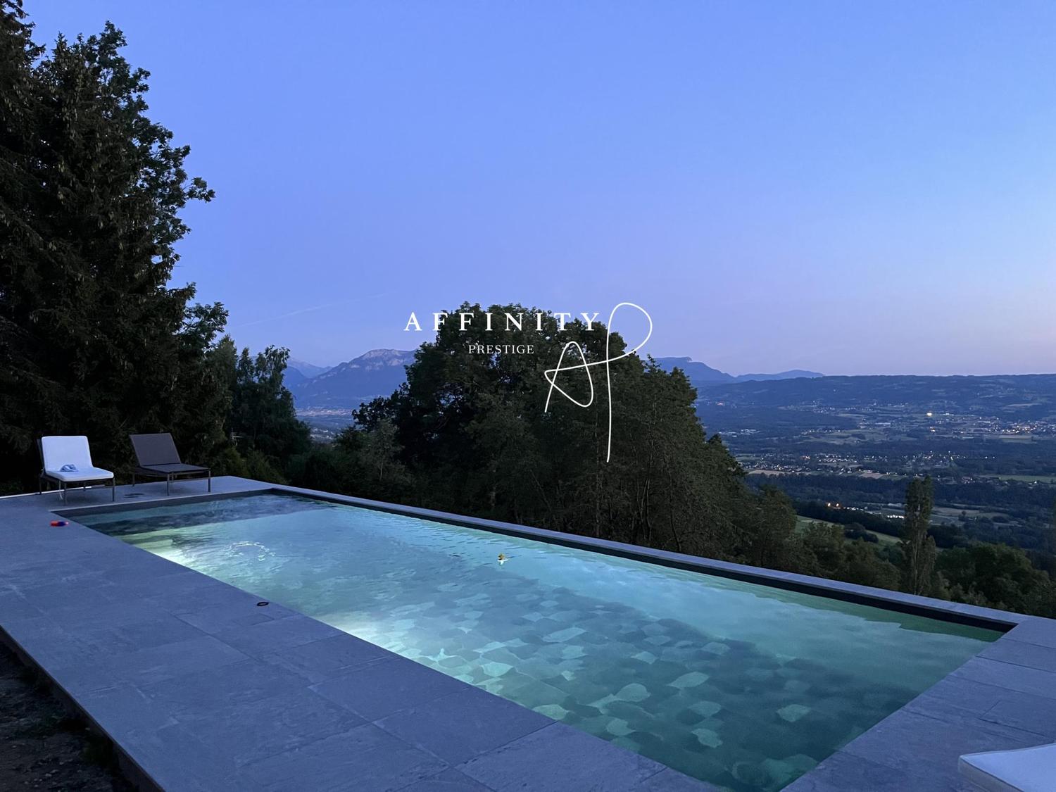 Propriété d'exception de 246 m2 - terrain 1 hectare - Vue panoramique ...