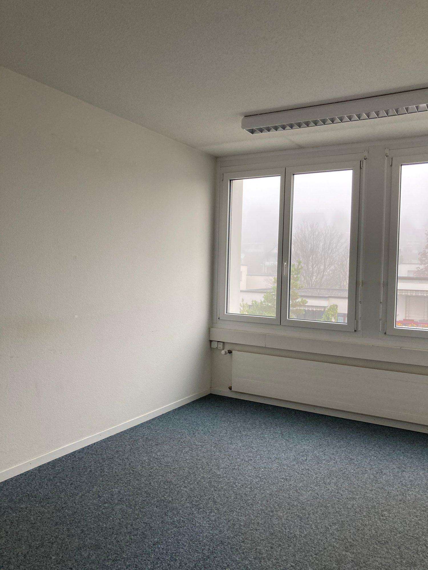 Office in attractive location, near Wallisellen train station
