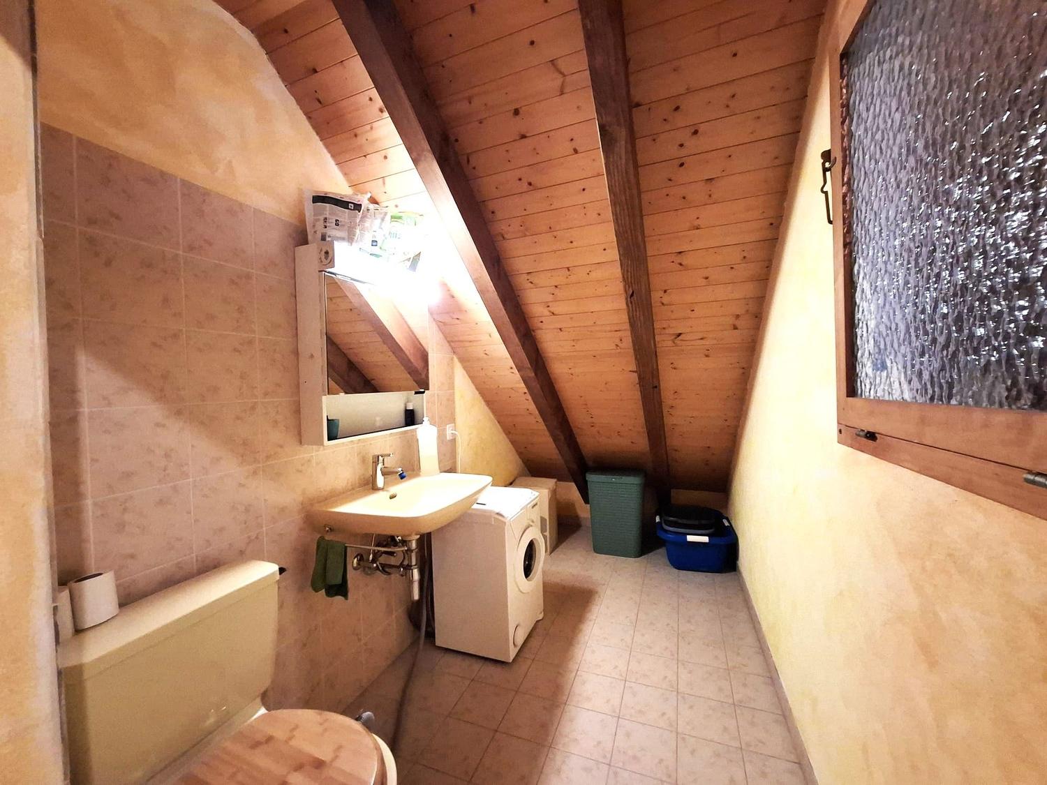 Affascinante rustico con giardino e grande terreno annesso ad Auressio