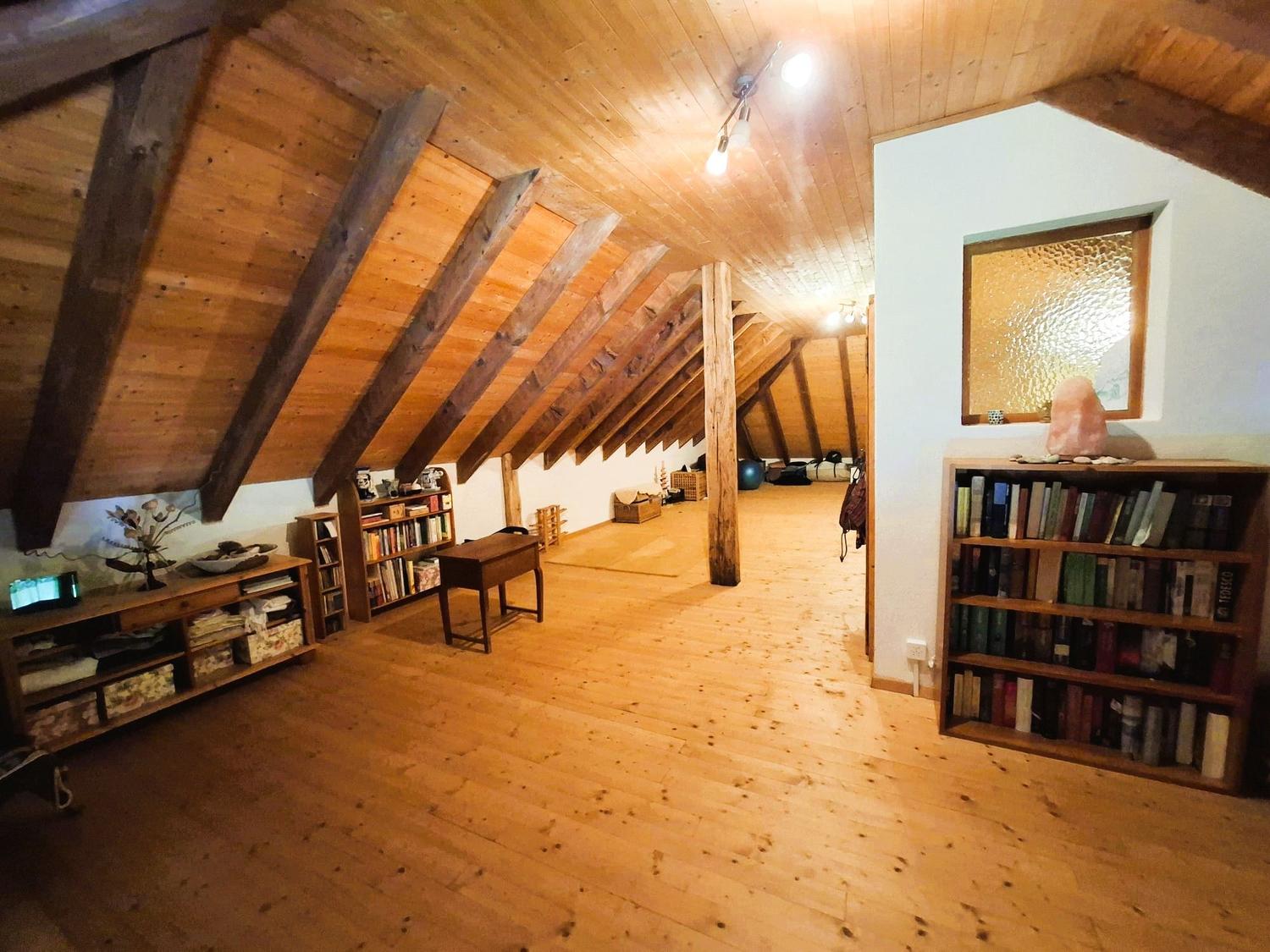 Affascinante rustico con giardino e grande terreno annesso ad Auressio