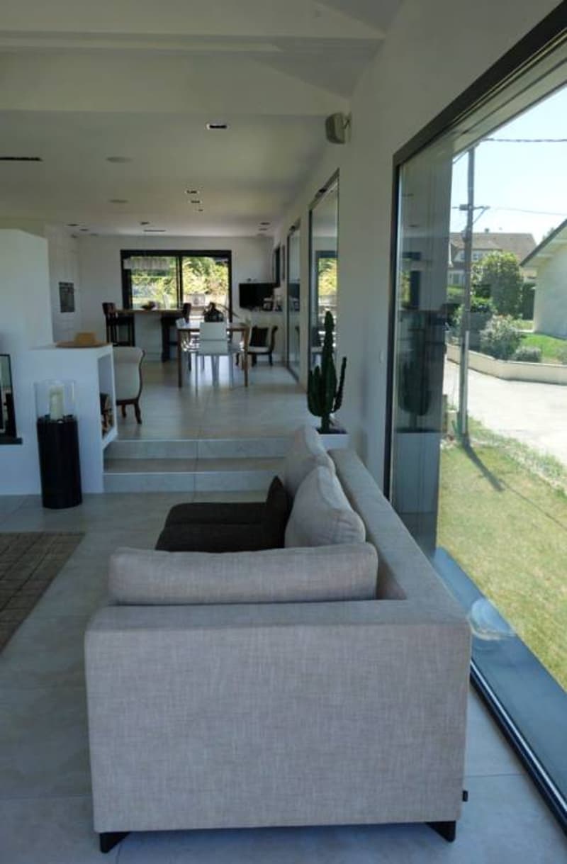 Vue d'Exception sur le Lac Léman : Luxueuse Villa Contemporaine à Messery