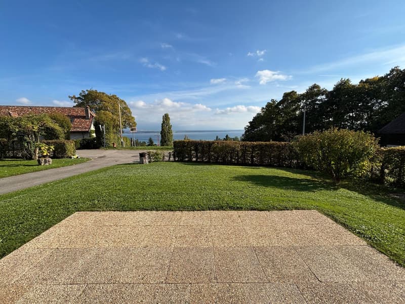 Bel appartement 3.5p - 2 CHB / Jardin avec vue lac / Atelier privatif