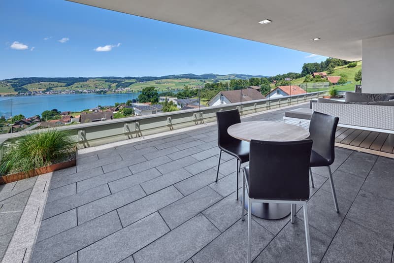 Designer Attika Wohnung mit traumhafter Seesicht | homegate.ch