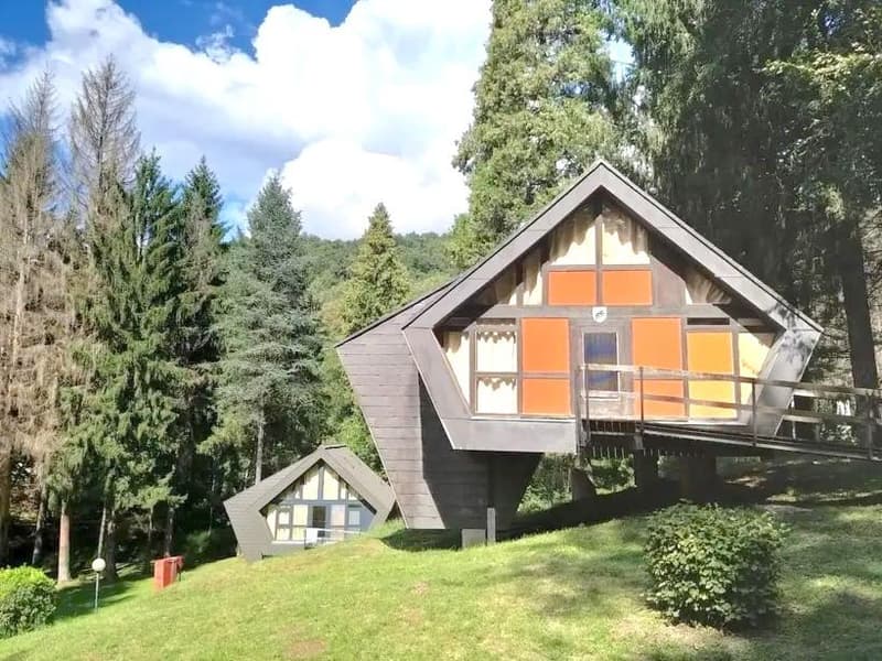 STRUTTURA TURISTICA CON PISCINA E RISTORANTE NEL MALCANTONE