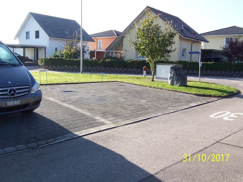 ***sorgenfrei parkieren***reservierter, breiter Parkplatz***