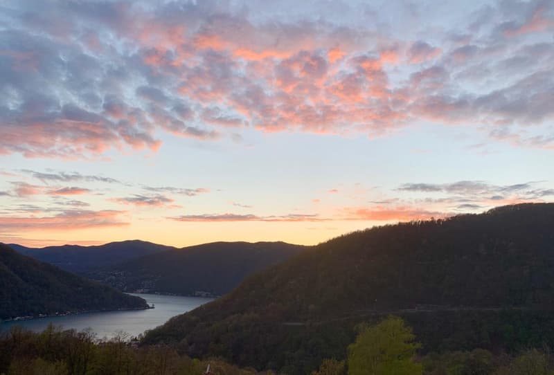 Interessante terreno edificabile con meravigliosa vista lago.
