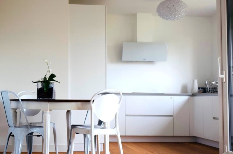 Moderno appartamento 3,5 con giardino e locale studio indipendente.