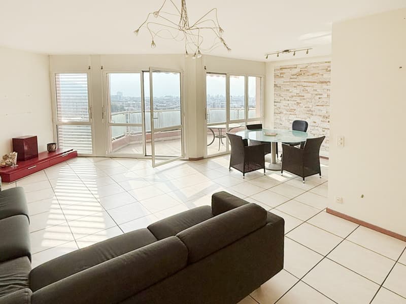 Bellissimo 4,5 ristrutturato con terrazza e vista a Lugano Ronchetto