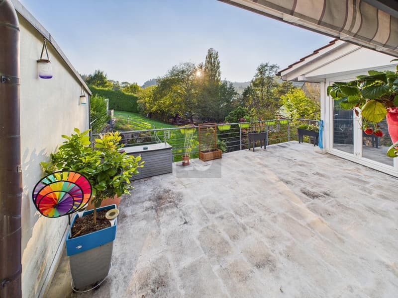 TERRASSE, WINTERGARTEN UND EIGENER GARTEN