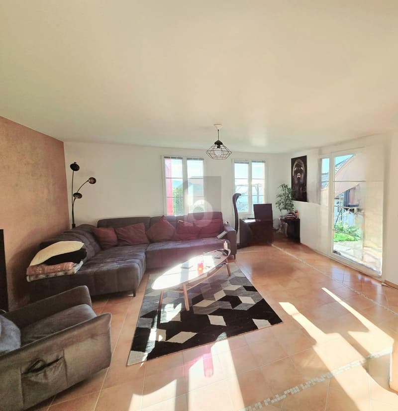 MAGNIFIQUE TRIPLEX AVEC VUE SUR LE LAC