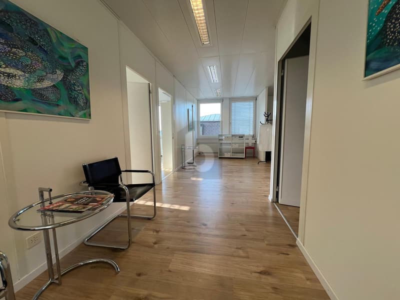 HELLE BÜROFLÄCHE AN TOP LAGE