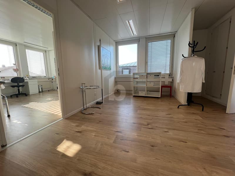 HELLE BÜROFLÄCHE AN TOP LAGE