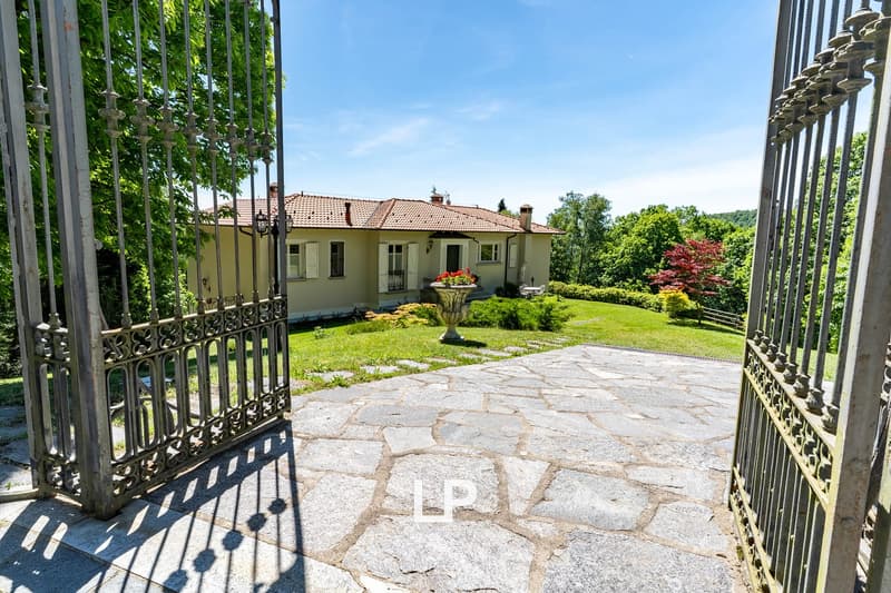 Villa Nebbiuno, Case Sparse 32, EUR 1595000