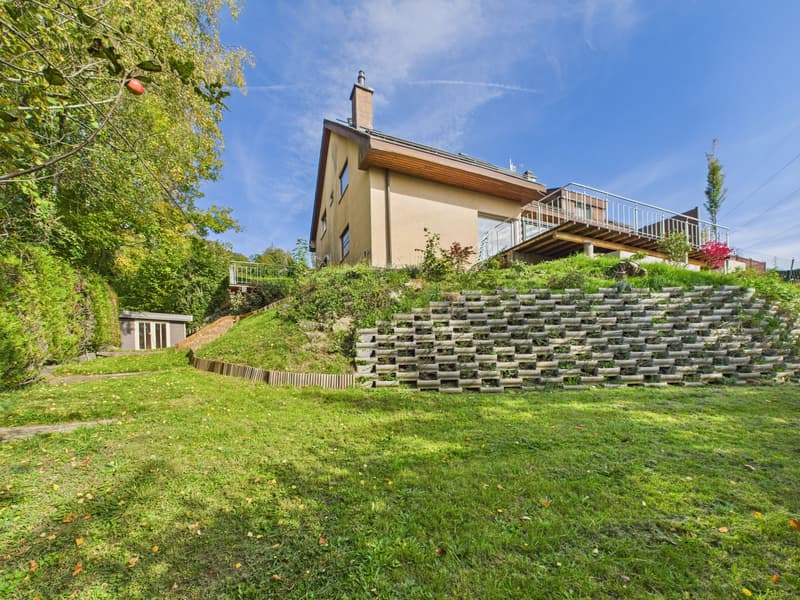Maison jumelée rénovée de 5.5 pièces avec jardin, véranda et grand ...
